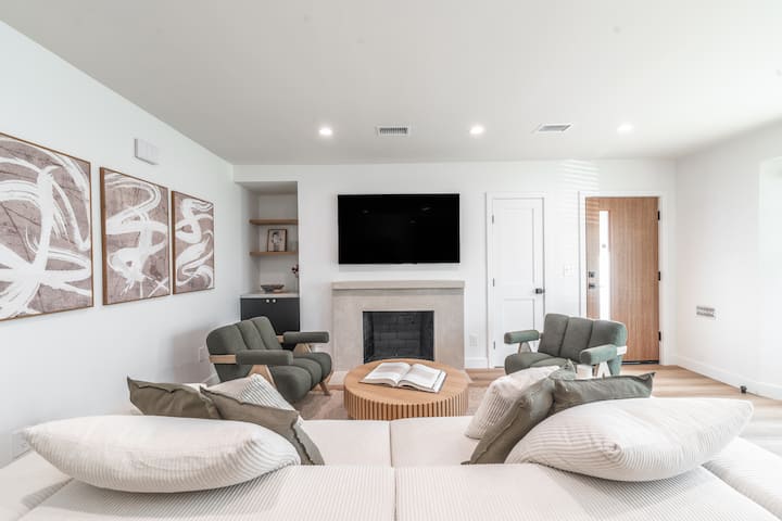 La Retreat: Luxury King 3 Bedroom - Beverly Hills, CA