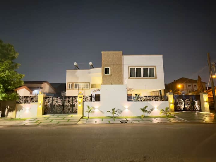 Cozy 4-bedroom: Your Home Away - Ghana