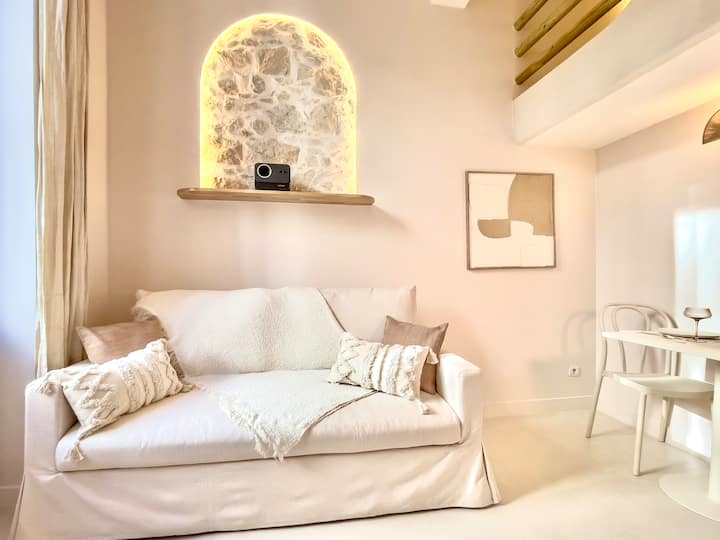 Pretty Studio, Best Location - Nice