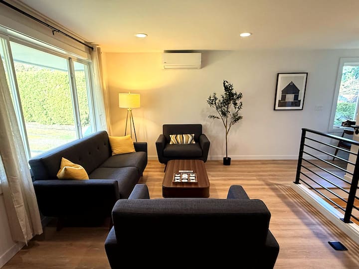 Cozy Rustic Retreat 3br/2ba – Light Rail (<1 Mile) - Lynnwood, WA