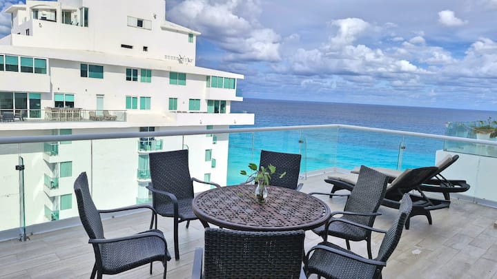 Stunning Views Beachfront Penthouse - Cancún