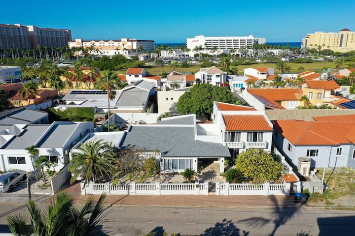 6beds Villa W/pool •Near Beach & Hotels •Sleeps 12 - Aruba