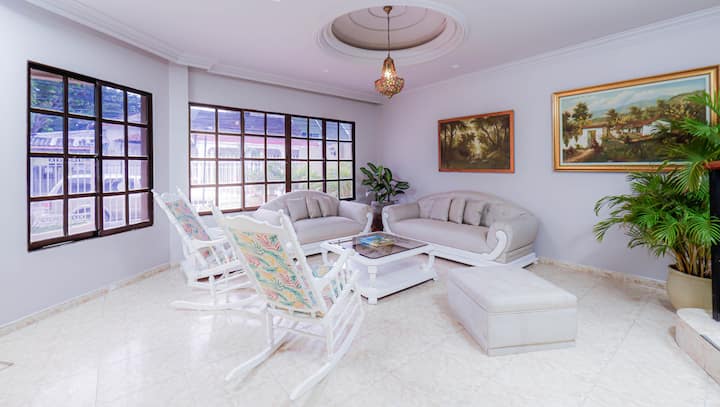 Casa Romano
7 Habitaciones - 9 Camas
6 Baños - Cartagena