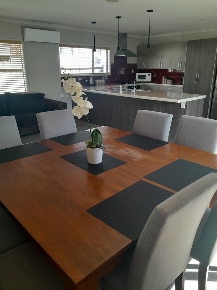 Home From Home In Waiuku. Outdoor Area With Deck - Waiuku