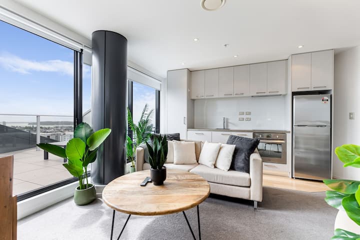 Sky Tower View! Sleek 2br Apt W/ Gym & Pool Access - Auckland