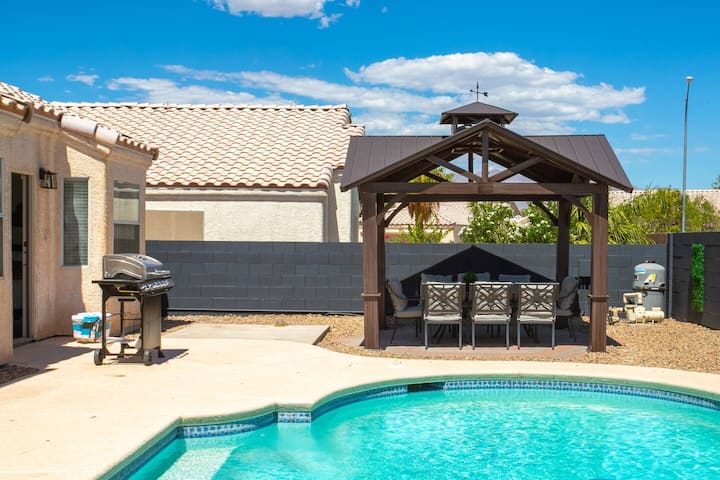 Relax And Fun 3bd Home W/ Pool And Billiard Room! - North Las Vegas