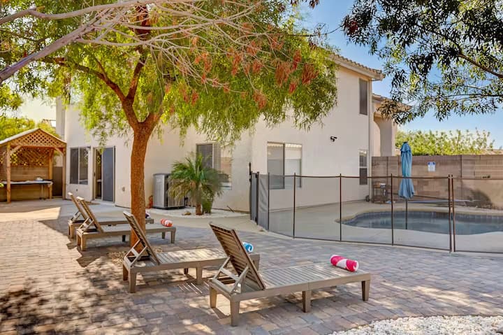 Big Backyard 4 Bd Home W/arcades, Billiard, Pool - 北拉斯維加斯
