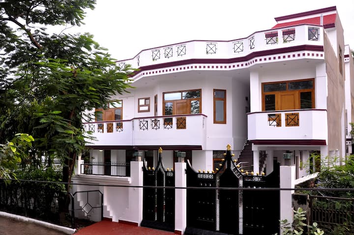 Elite Guest House (Room No. 204) - Lucknow