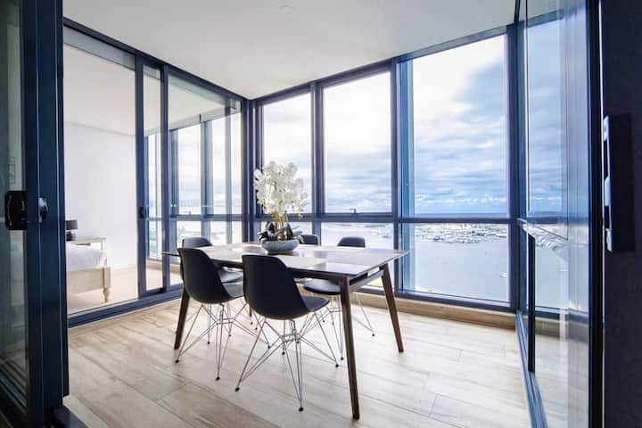 High-floor Ocean View Oasis: 3br Apt+ Free Parking - Gold Coast