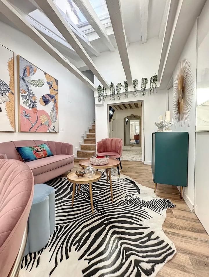 Chic Penthouse With Urban Charm & Rooftop - Madrid