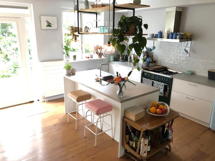 Charming House With Garden- Great For Families - 