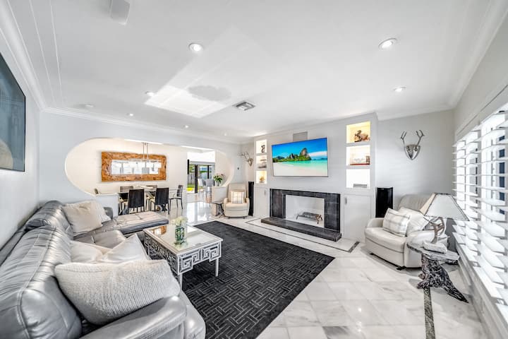 Private Home! Large Backyard+close 2 Beach+ Shops! - Fort Lauderdale