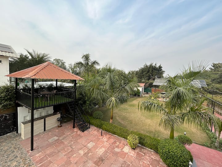 Farmhouse Retreat With Pool(moksha Farm) - Faridabad