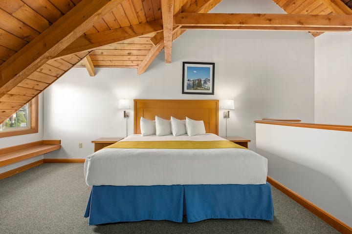 Executive Loft - Ucluelet