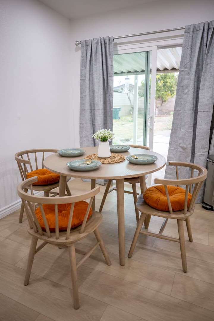 Unique Stonehouse In Pomona / Private Gate&parking - Pomona, CA