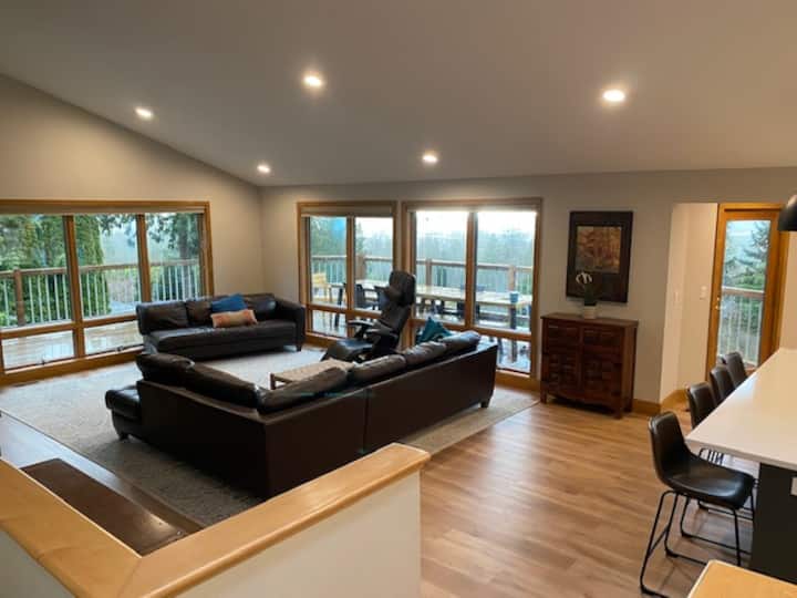 Olympic Mtn, Puget Sound, & Valley View! Sleeps 14 - Mount Vernon, WA