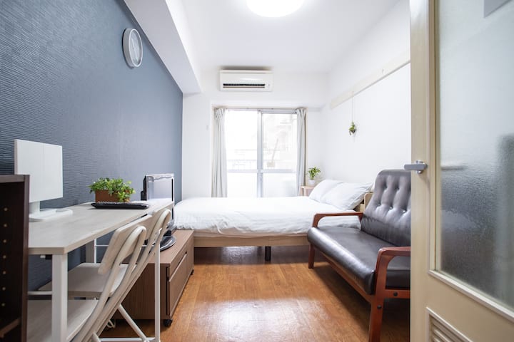 L-403　Near Hiroshima Castle. - Hiroshima, Japan