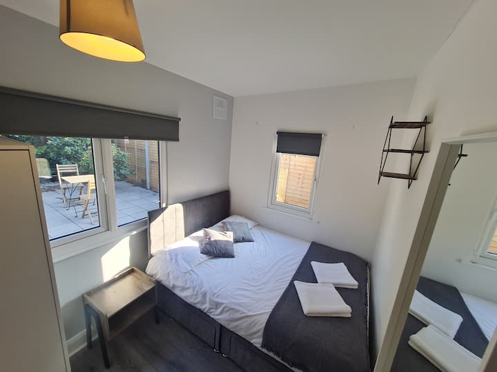 Unique Ensuite Bedroom In Dublin 3 -