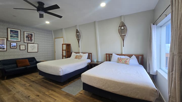 Cinnamon Bear Inn - Two Queen Suite - Mammoth Lakes, CA