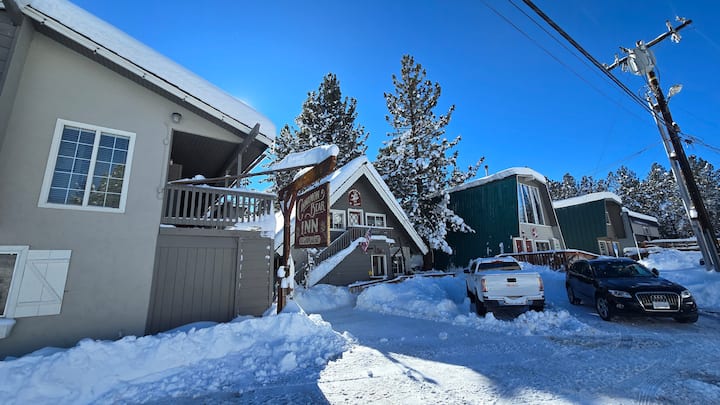Cinnamon Bear Inn - Deluxe 2queen Suite - Mammoth Lakes, CA