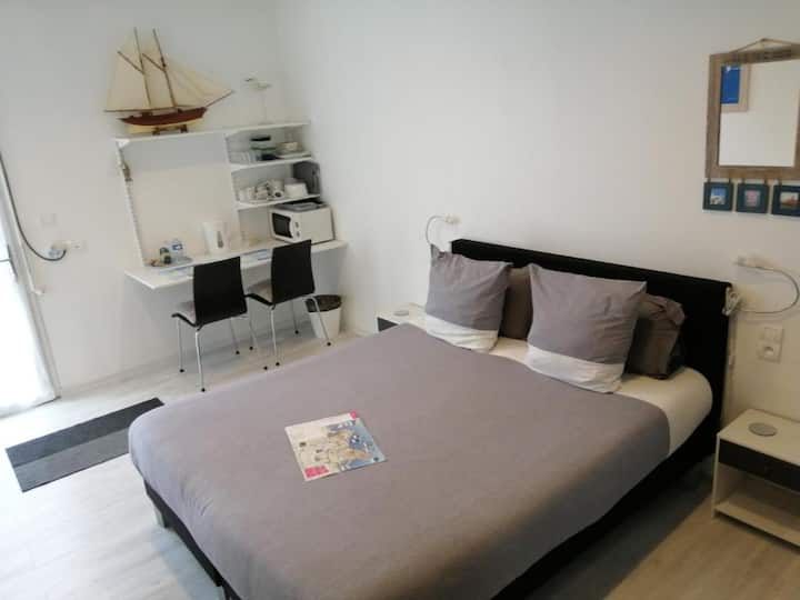 Une Chambre Dans Un Manoir - Morestel