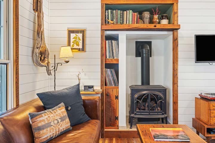 Wooded Cabin Getaway | Kayaks +Trails + Private - Virginia