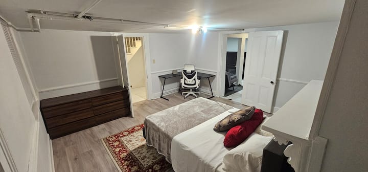 Cozy 1-bed W. Den & Kitchenette - Edison, NJ