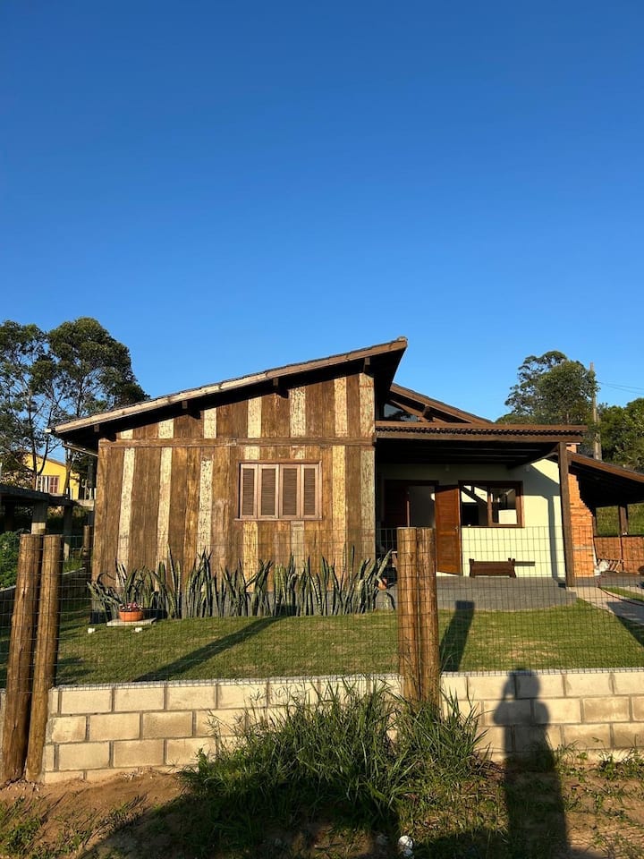 Casa Espaçosa No Rosa Com Churrasqueira - Imbituba