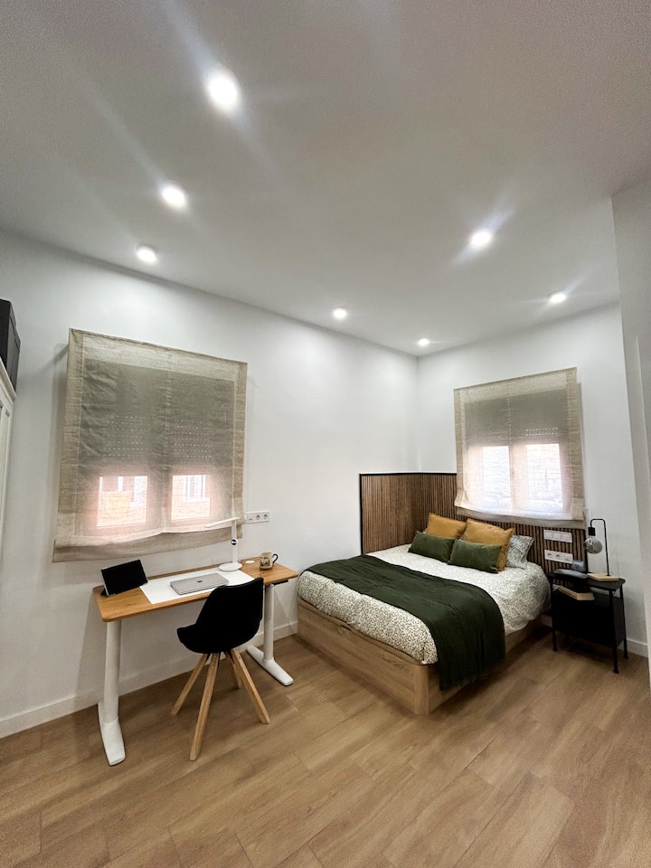 Habitación Con Baño Y Cocina Uso Privado - Almería