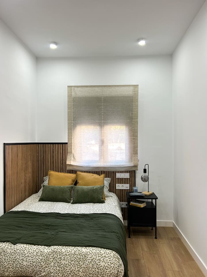 Habitación Con Baño Privado, - Almería