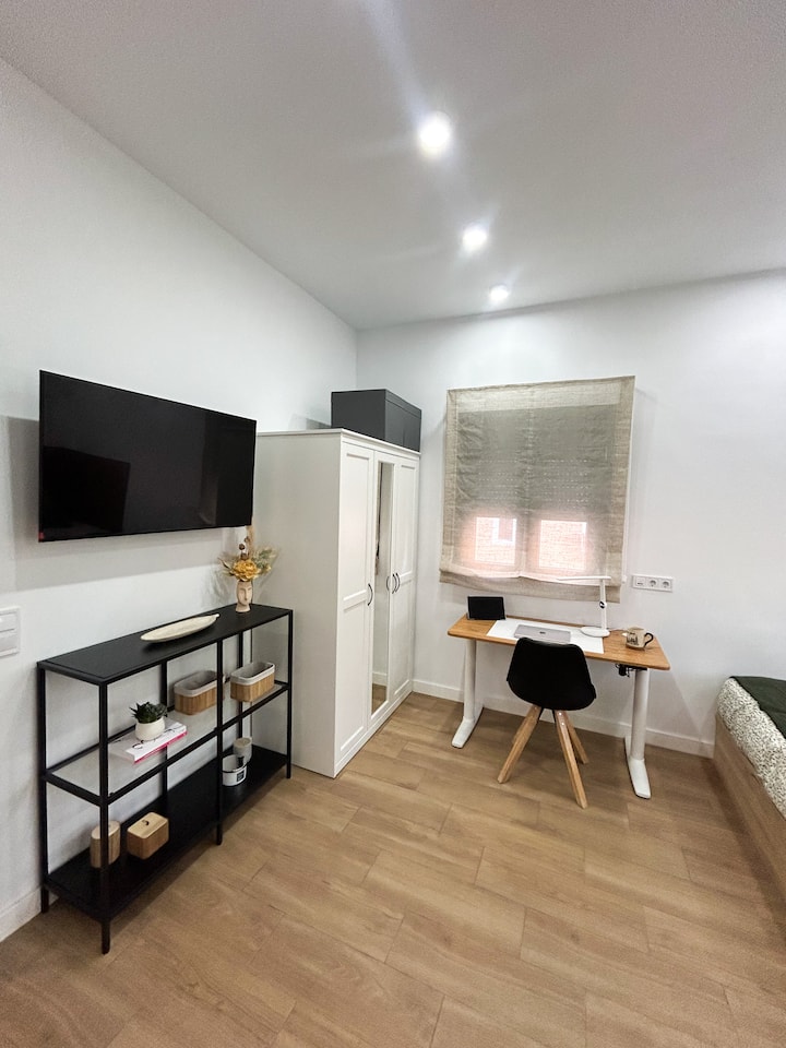 Habitación Con Baño Y Cocina Uso Privado - Almería