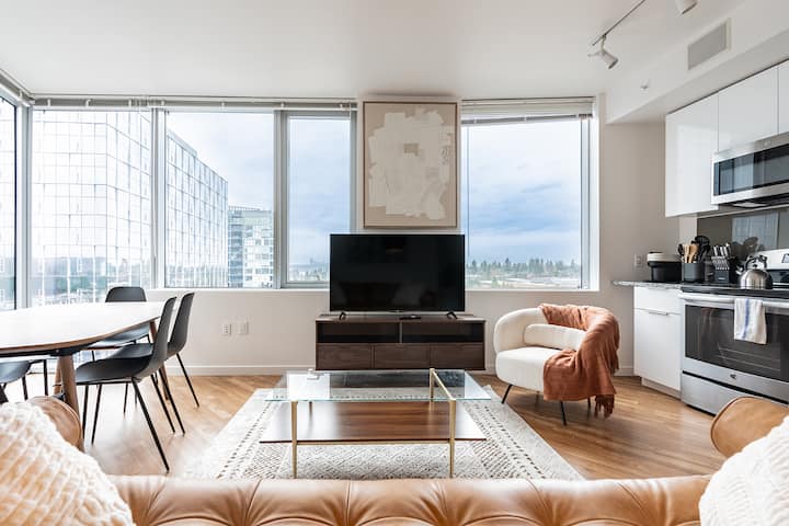 *Sophari's Luxurious 2br In Bellevue, Gym, Pool* - Woodinville, WA