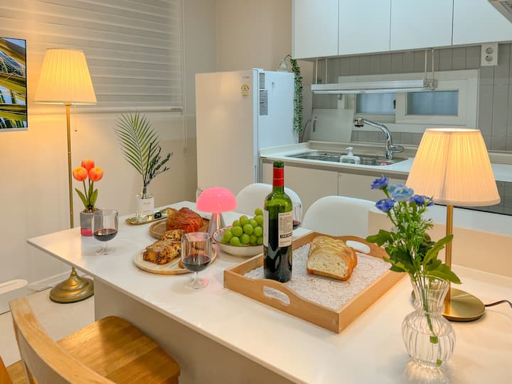 Remodeled/2nd Subway Line/1st Floor/6 Guests - 평안동