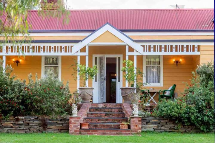 A Vintner’s Luck-4br Cottage - McLaren Vale