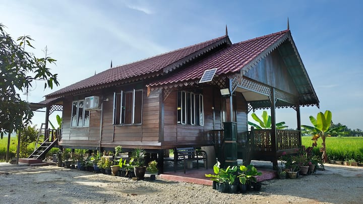 Rumah Abah @ Warna Warni Homestay - Sungai Besar