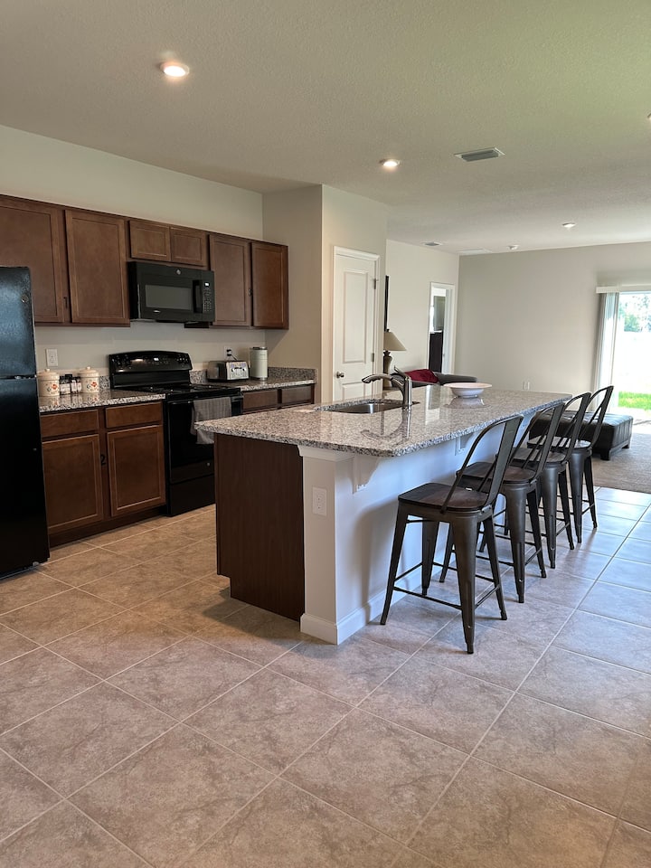 Peaceful Home With A Large Park - Zephyrhills, FL