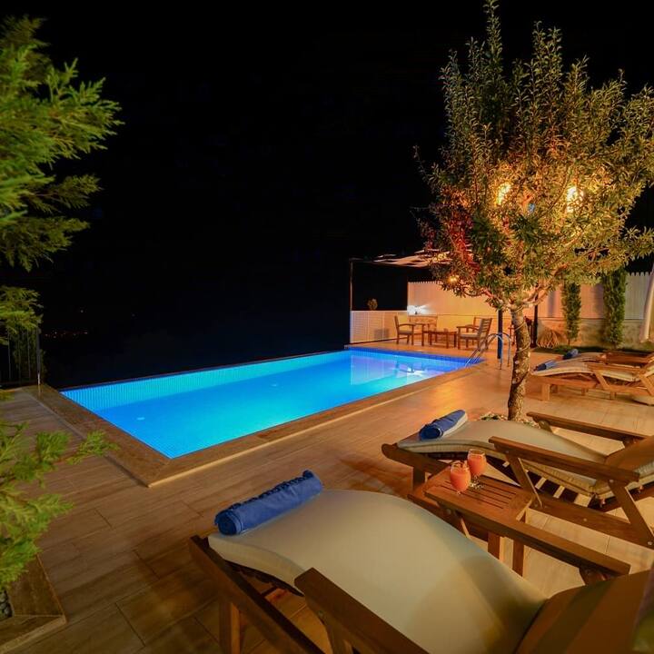 Kalkan'da Jakuzili öZel Havuzlu Villa Akay - Aklar