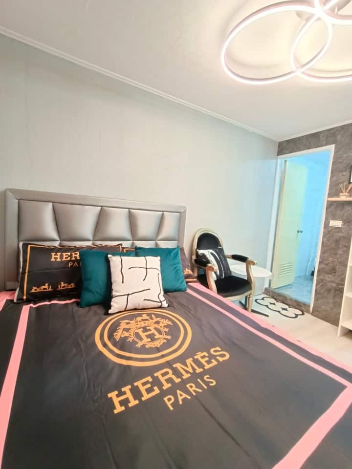 國賓飯店｜實惠套房｜質感生活｜全新衛浴｜安靜環境適合休息，近捷運站與商圈｜지하철 근처 편리한 숙소 - Taipei