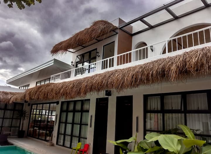Casa Paralaya Pool Villa - Angeles