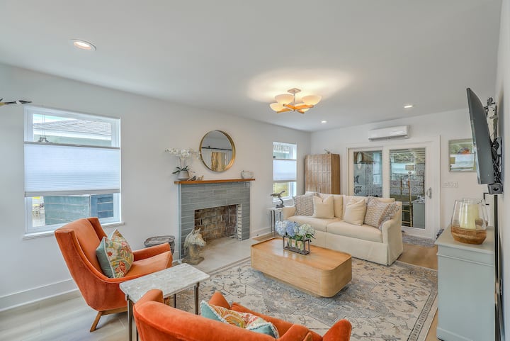 Charming Charleston Cottage - Charleston, SC