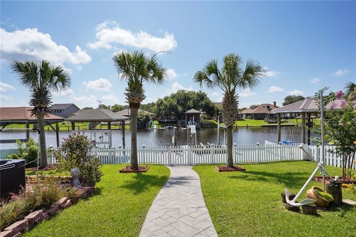 Waterfront Escape W/private Dock - Slidell, LA