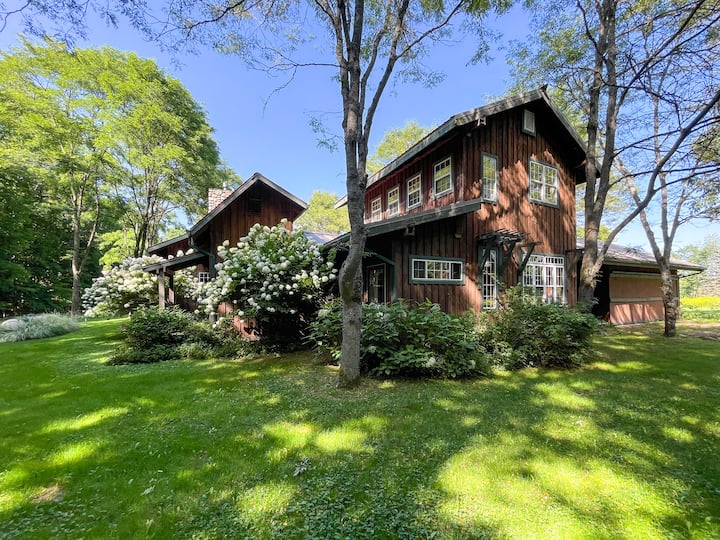 Chautauqua Farmhouse Retreat - Pier Beach, Mayville