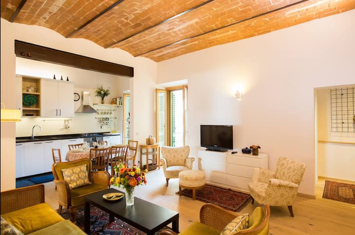 Sant’ambrogio Retreat | 2-bed Apartment - Florence