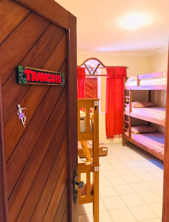 Cama Em Dormitório Compartilhado Feminino - Porto Seguro