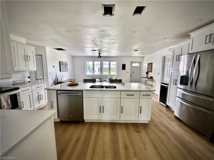 Sunny Room In Bonita Springs - Bonita Springs, FL