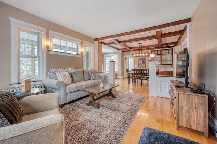 Spacious Rustic Apartment Near Umass & Downtown - 伍斯特