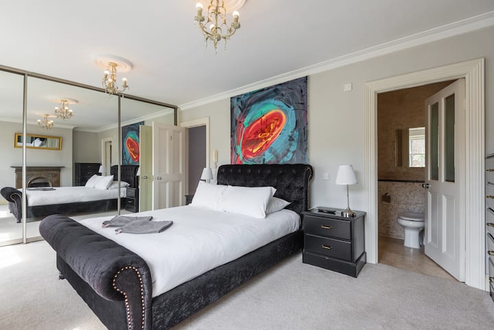 Stylish Ensuite Bedroom In Dublin 6 -