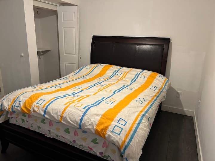 Prime Location & Comfort Room - Surrey