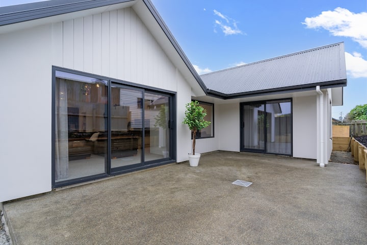 New Townhouse On Clyde St - Winton, New Zealand