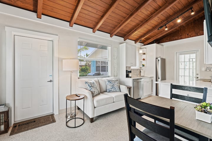 Tropical Oasis: Naples Getaway - Naples